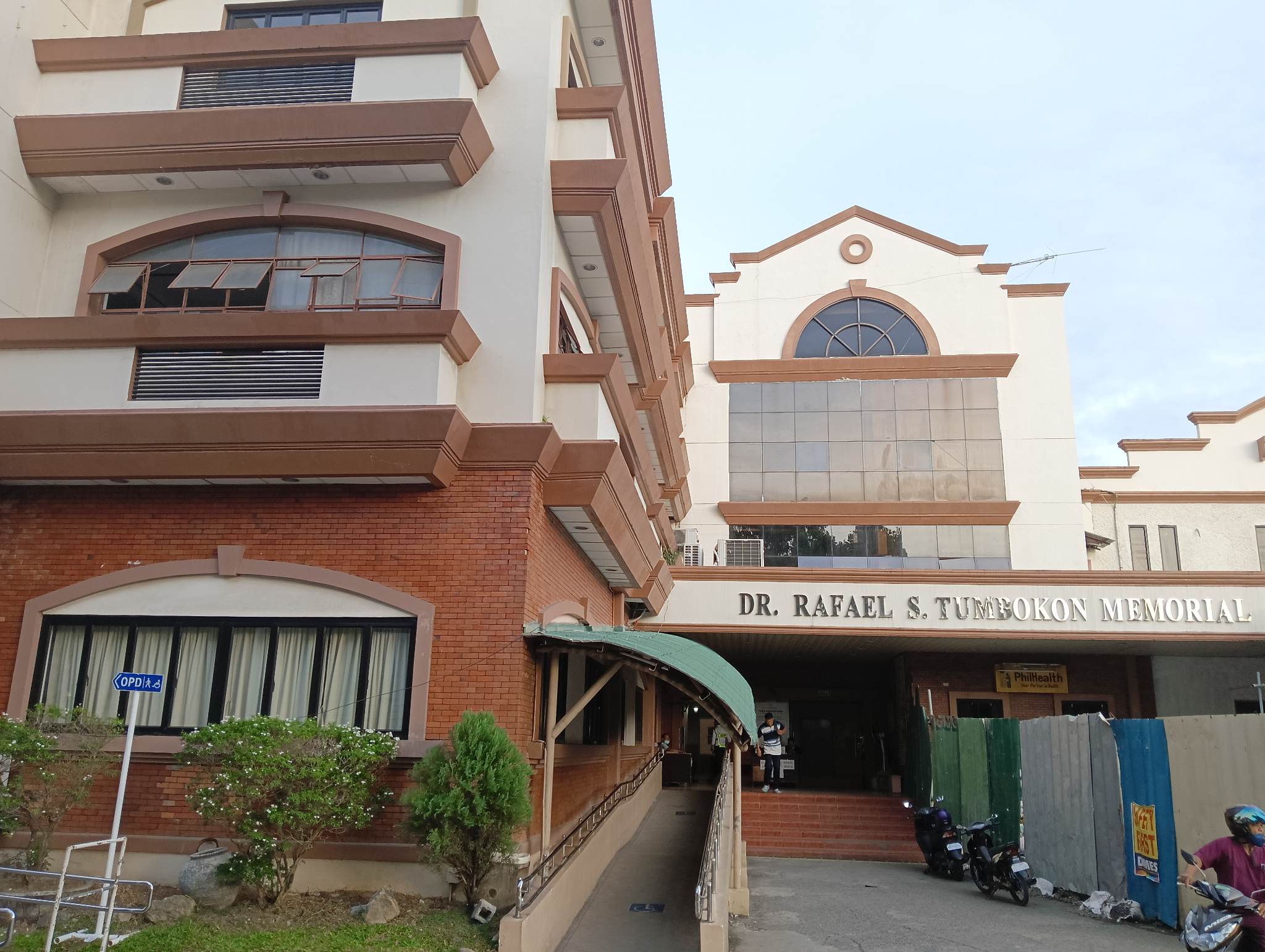 Mag-ina sa confine sa hospital matapos maaksidente sa ginamaeho nga ...