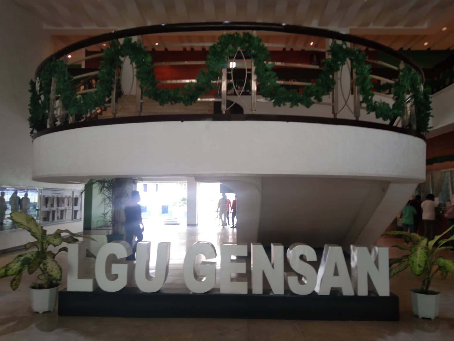 888 giimbestigahan ang sumbong sa pagpangolekta og Xmas party fee ...