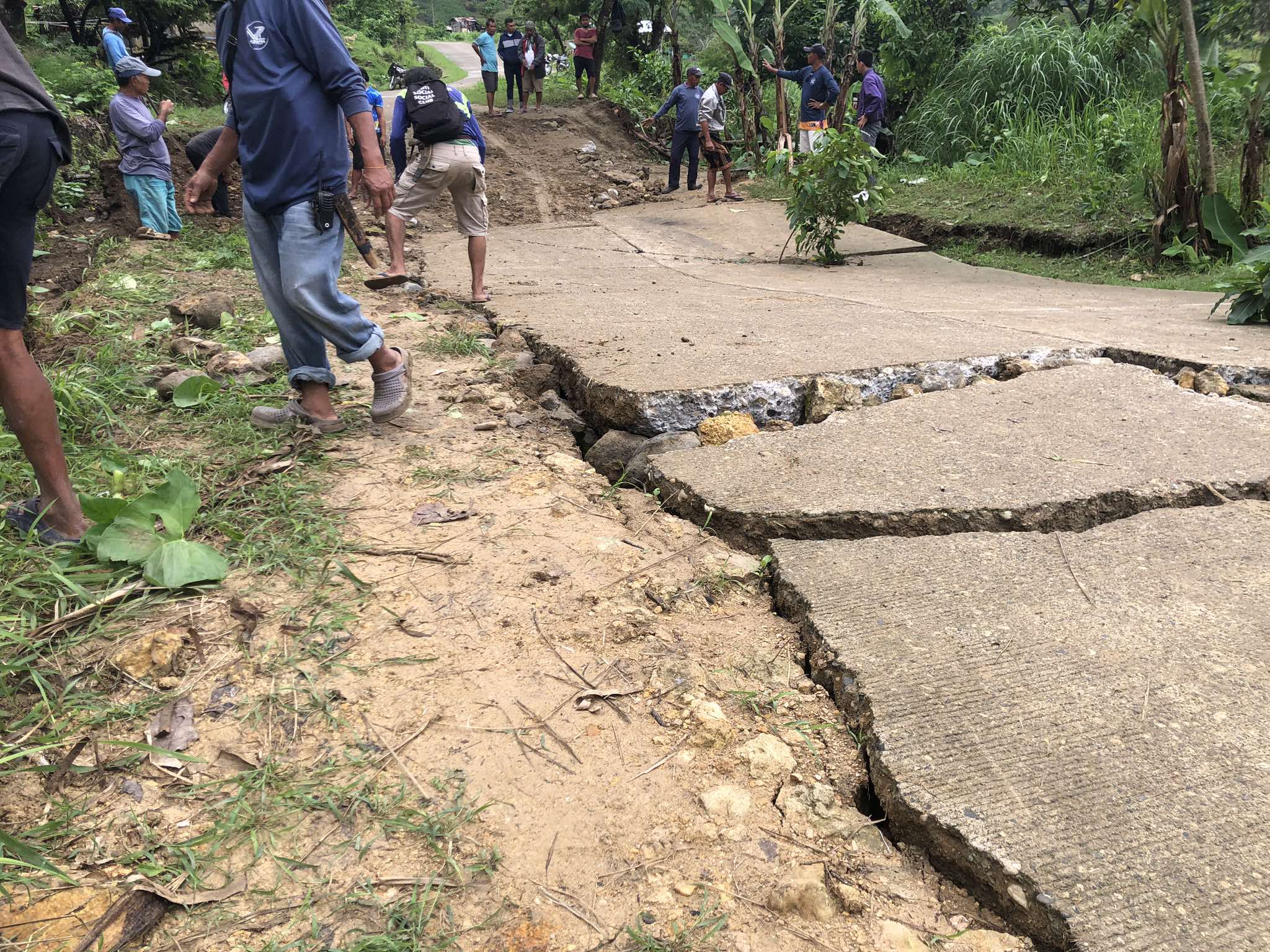 Dalan sa Barangay Camingawan, nag-luhob sang duwa ka metro, suno sa ...