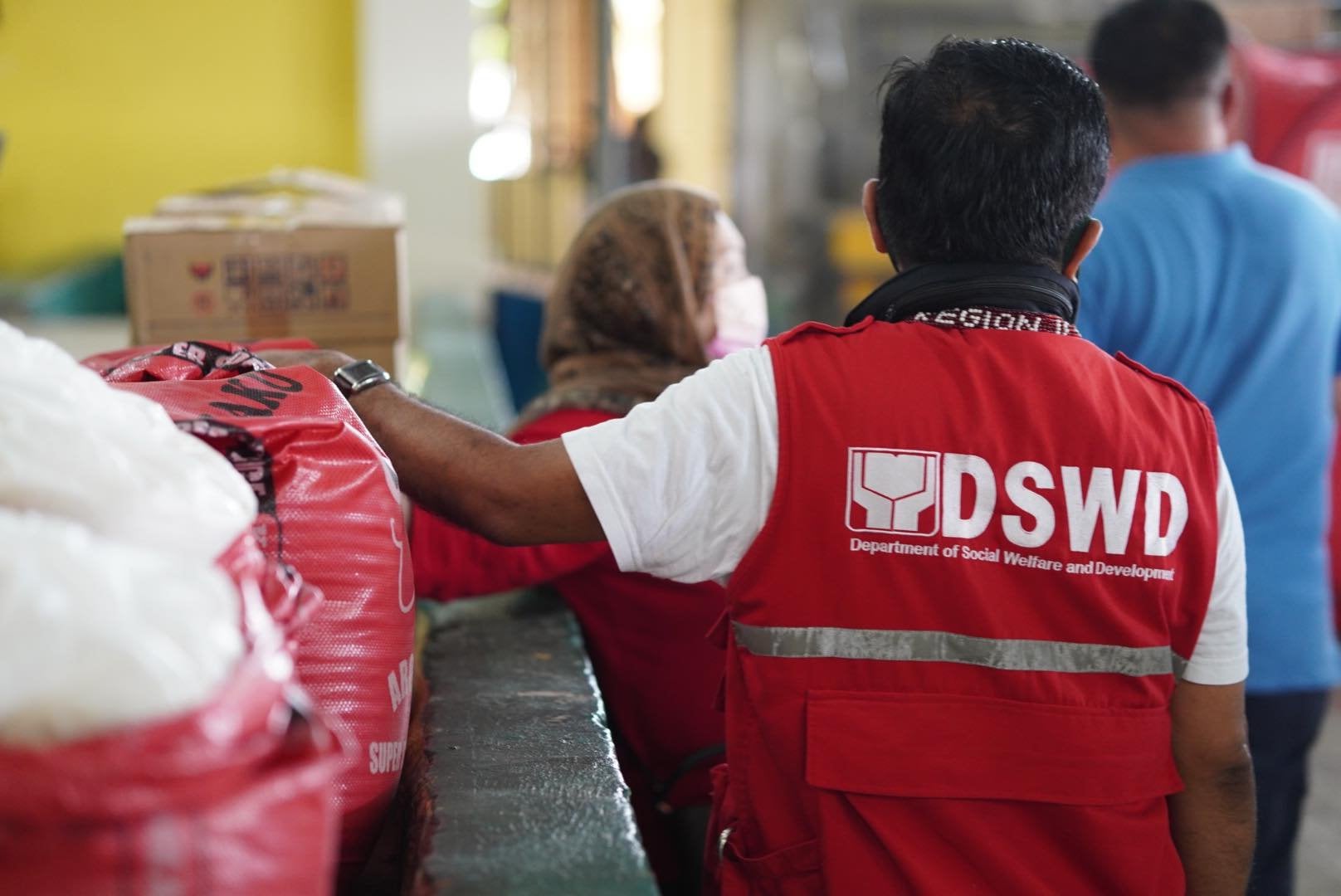 13 Community-based organizations, supplier feeding program - Brigada News