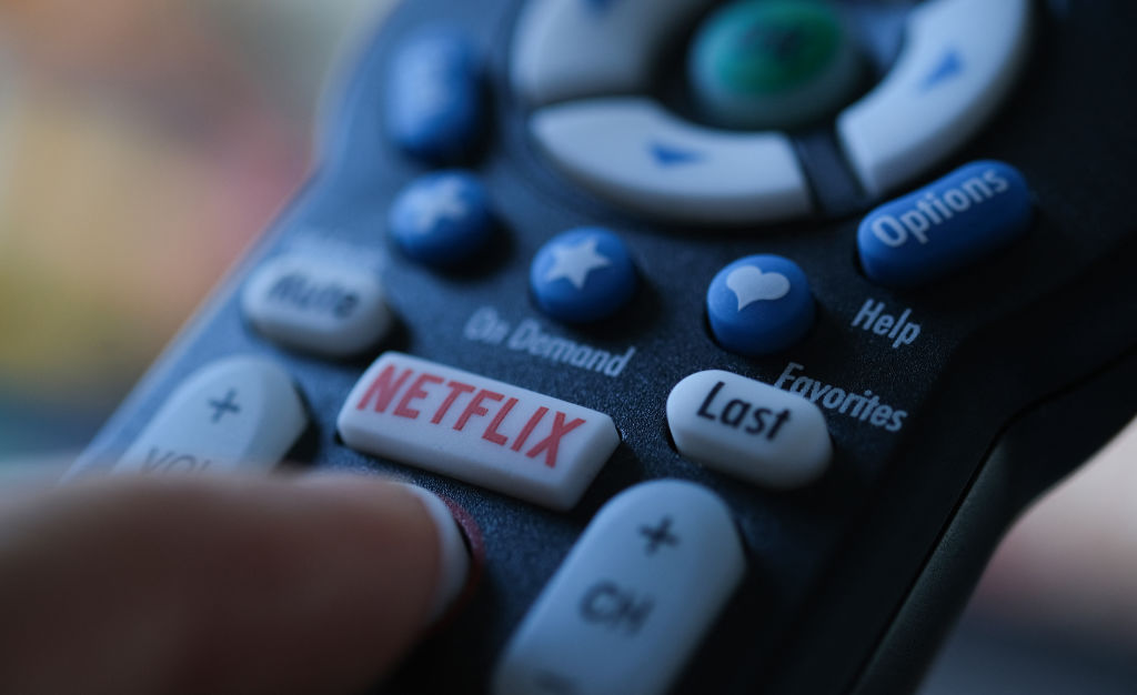 Netflix bypasses its own rules? 'Moments' lets you share scenes despite ...