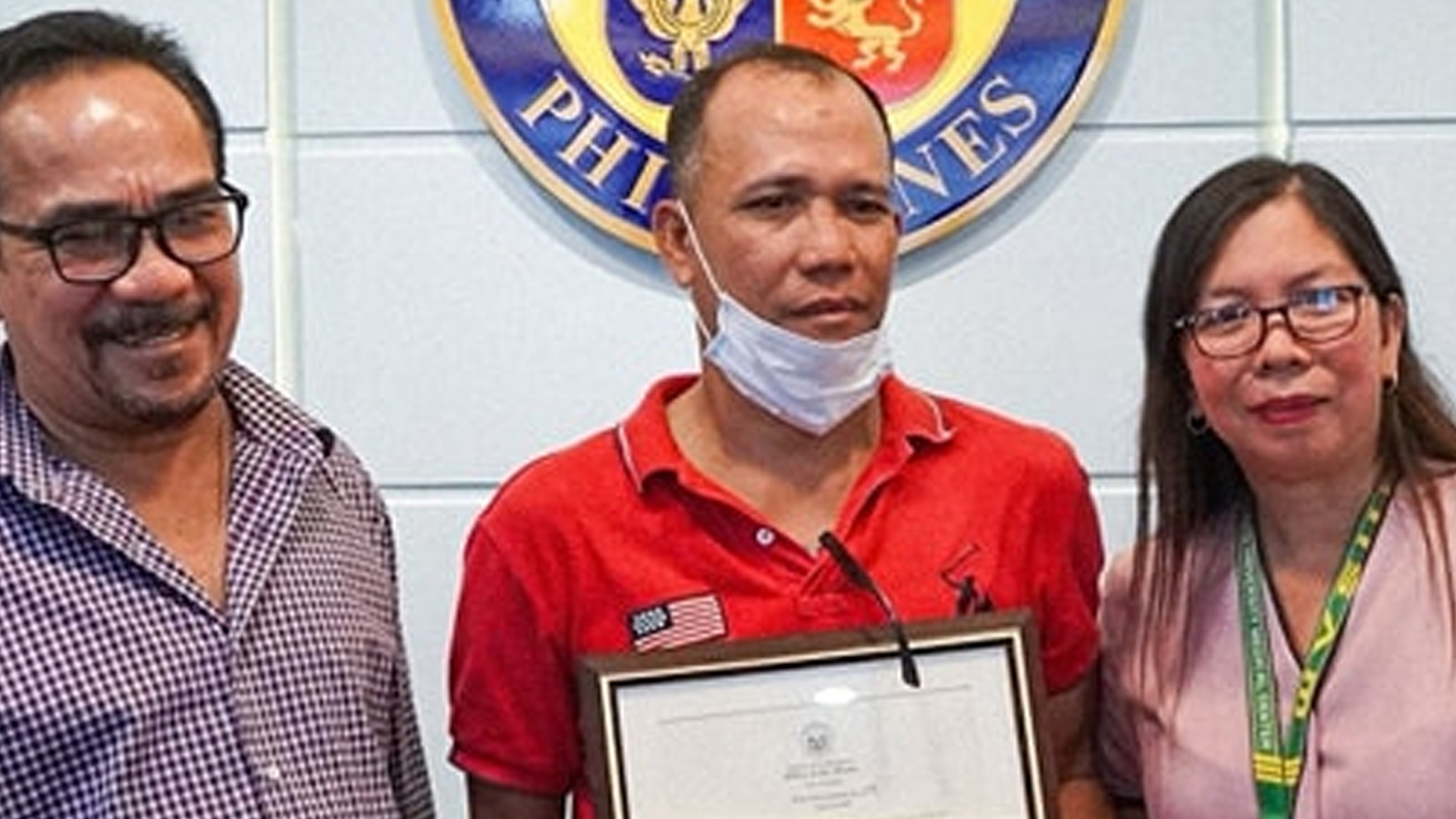 Iloilo taxi driver returns ₱2.4M cash left behind by passenger ...