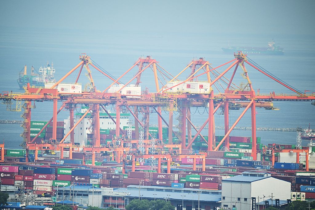 Palace shrugs off recession fears as Trump’s tariffs hit PH exports ...